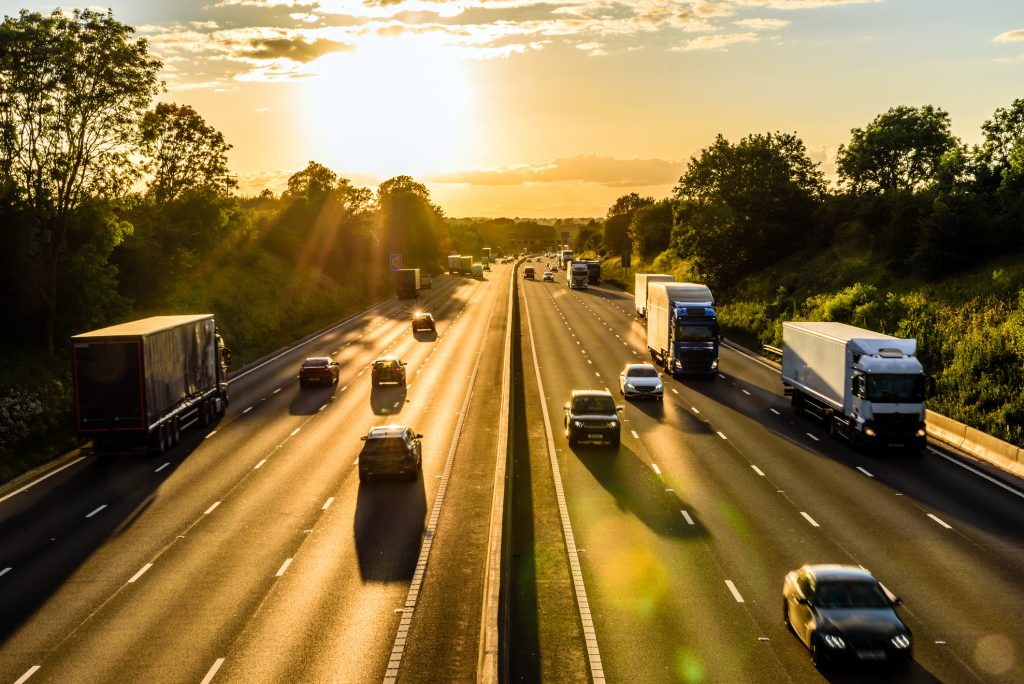 Reduce emissions through efficient driving - Energy Saving Trust